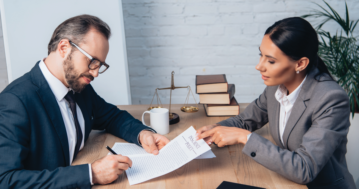 Póliza jurídica de arrendamiento: definición, tipos y ejemplos